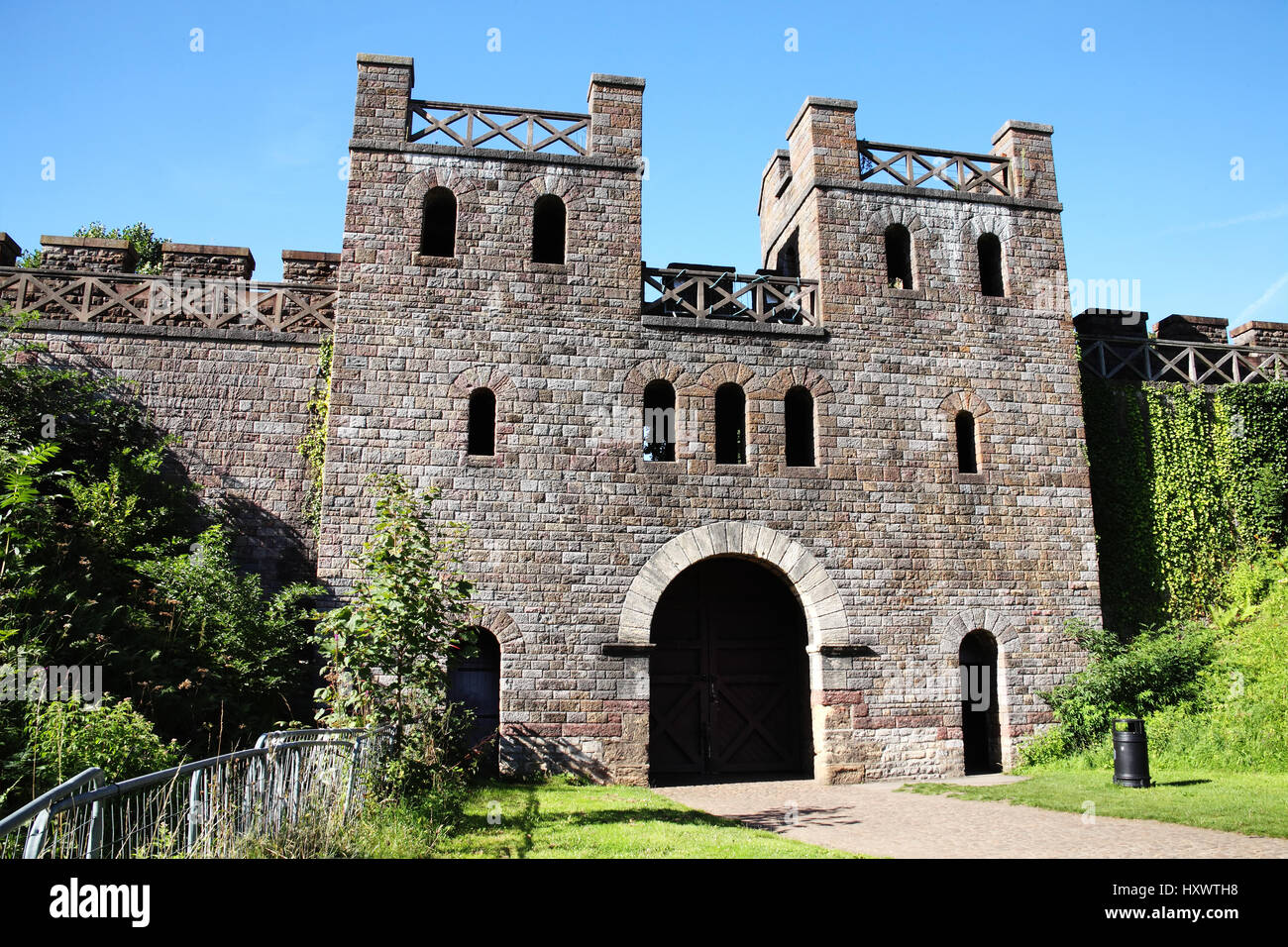 Castles in england and wales hi-res stock photography and images - Alamy