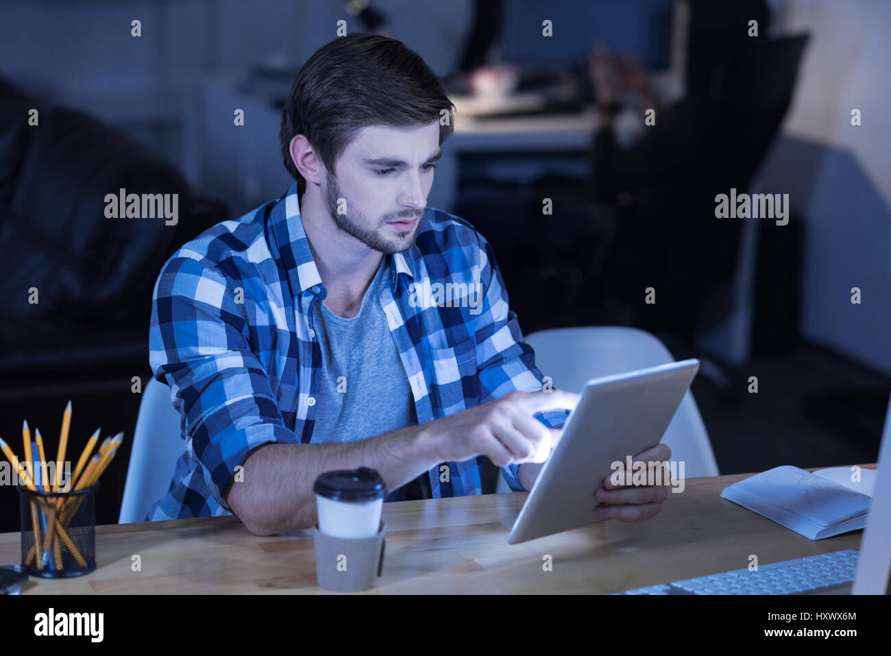 Young man electronic device hi-res stock photography and images - Alamy