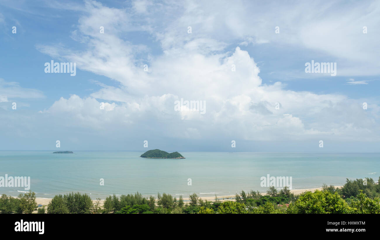 Sea and cloudy sky at samila beach songkhla hatyai thailand Stock Photo ...