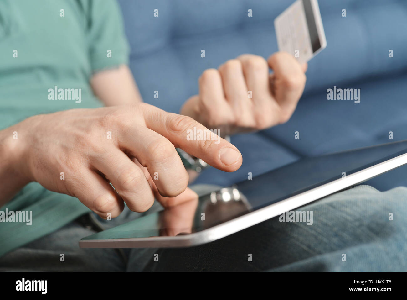 People using tablet credit hi-res stock photography and images - Alamy