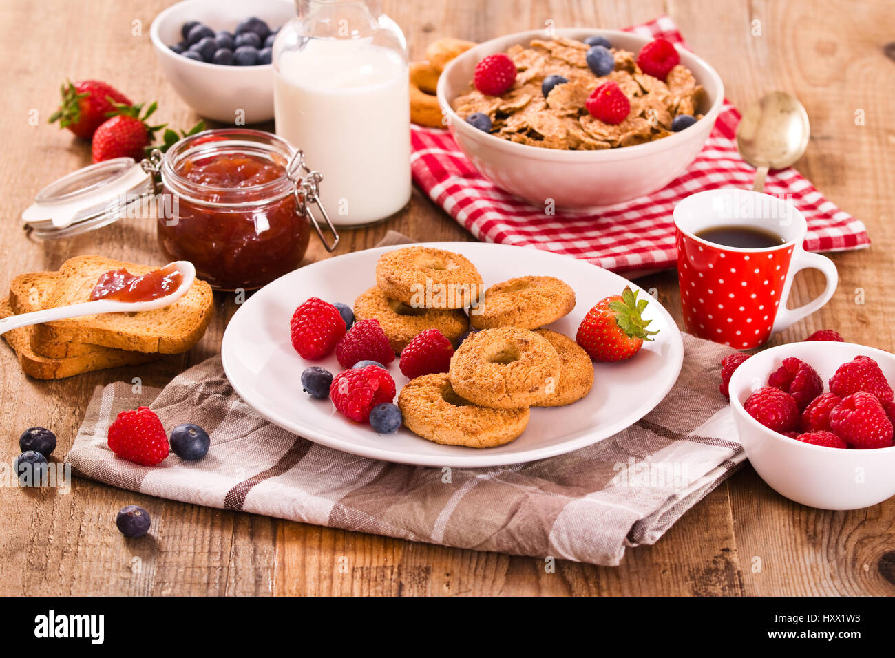 Breakfast with wholegrain cereals Stock Photo - Alamy