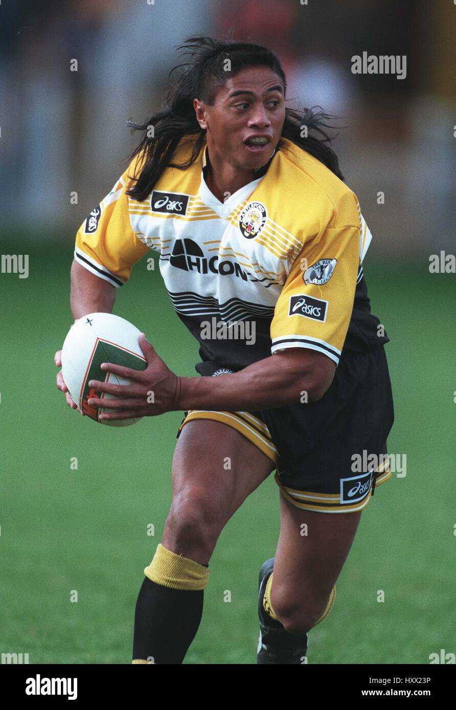 TAWERA NIKAU CASTLEFORD TIGERS RLFC 23 January 1996 Stock Photo - Alamy