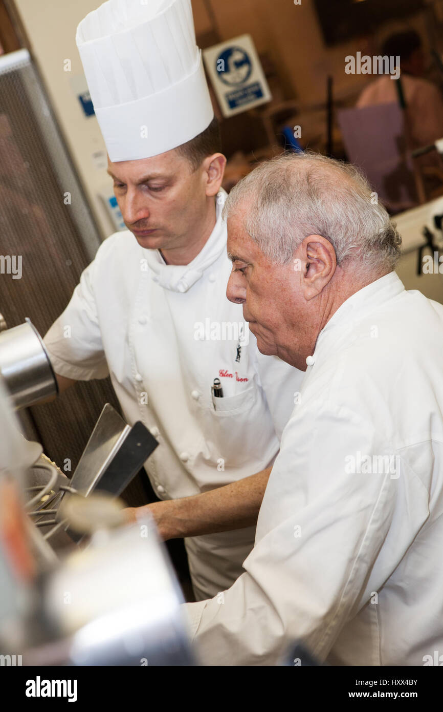 Roux chef hi-res stock photography and images - Alamy
