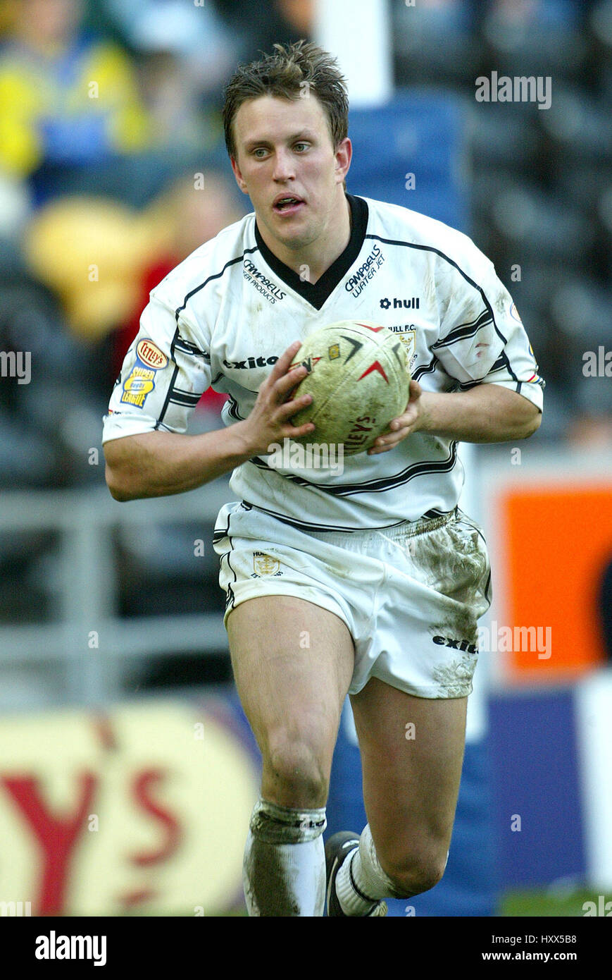 PETER LUPTON HULL FC KC STADIUM HULL ENGLAND 07 March 2004 Stock Photo ...