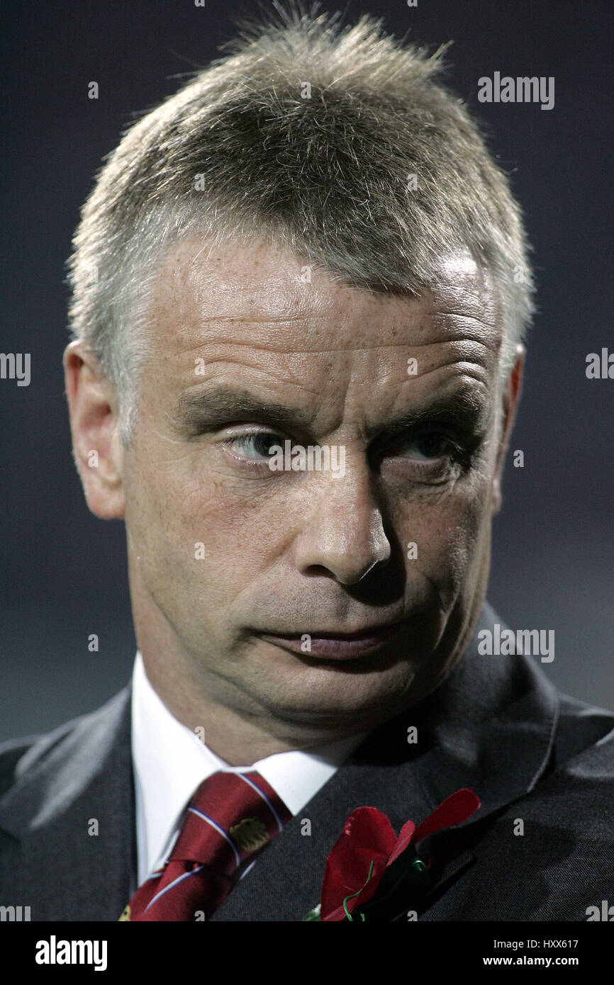 BRIAN NOBLE GREAT BRITAIN COACH MCALPINE STADIUM HUDDERSFIELD ENGLAND ...