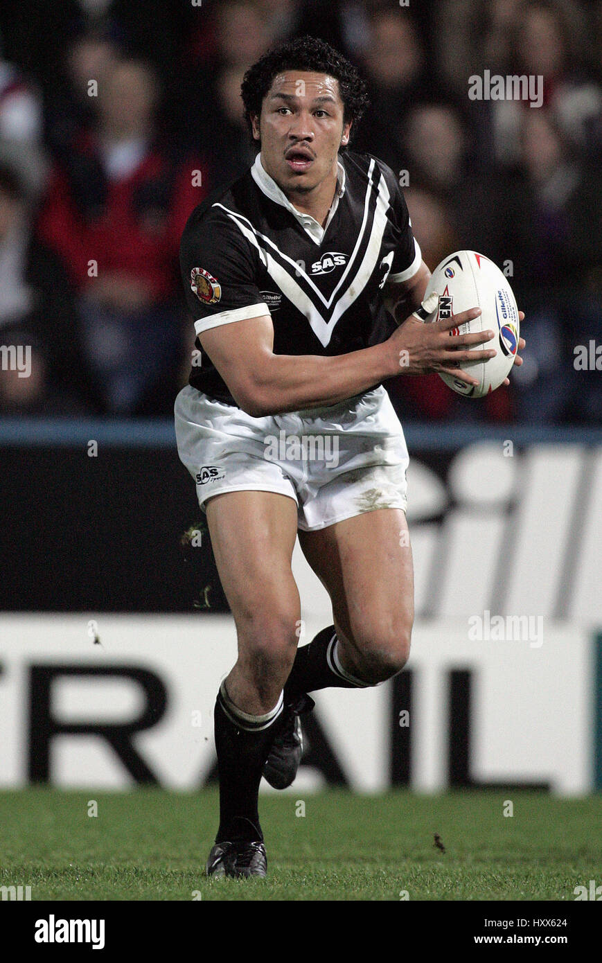 CLINTON TOOPI NEW ZEALAND RL MCALPINE STADIUM HUDDERSFIELD ENGLAND 06 ...