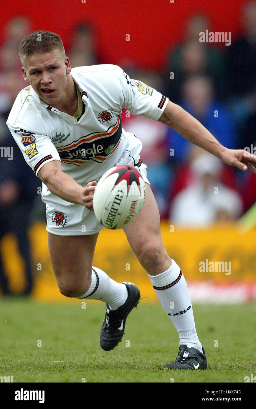 WAYNE GODWIN CASTLEFORD TIGERS RLFC 14 April 2002 Stock Photo - Alamy