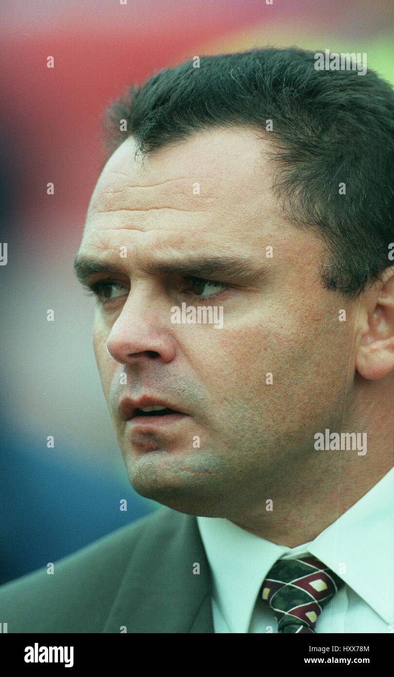 Tony currie hi-res stock photography and images - Alamy