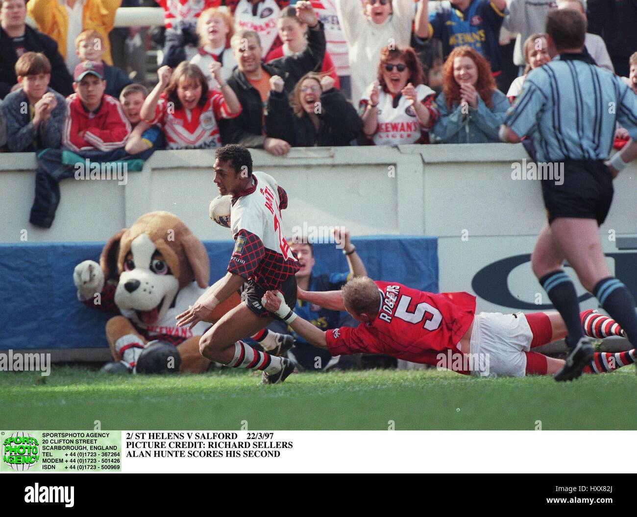 ALAN HUNTE SCORES SECOND TRY SALFORD V ST.HELENS 22 March 1997 Stock ...