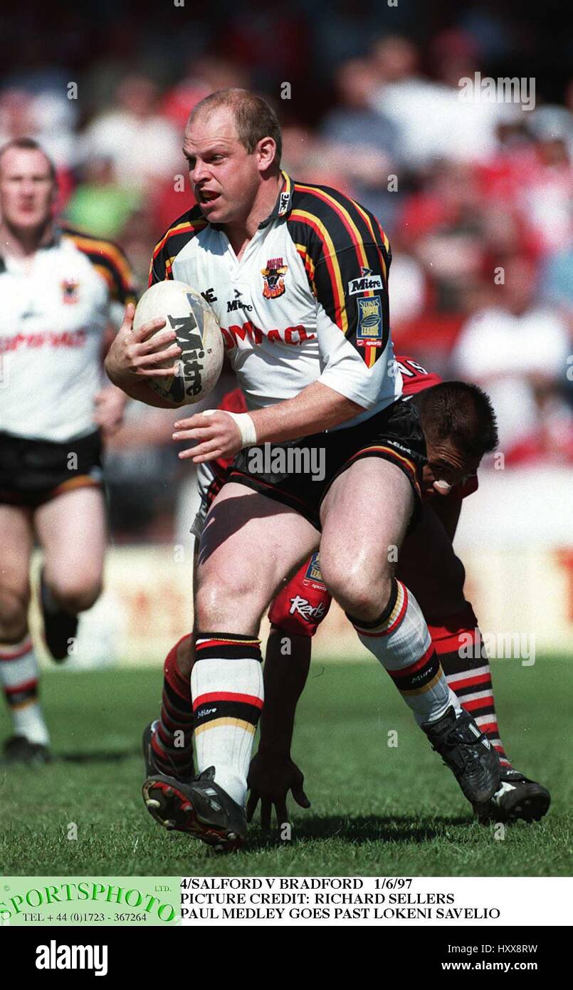 PAUL MEDLEY & LOKENI SAVELIO SALFORD REDS V BRADFORD BULLS 01 June 1997 ...