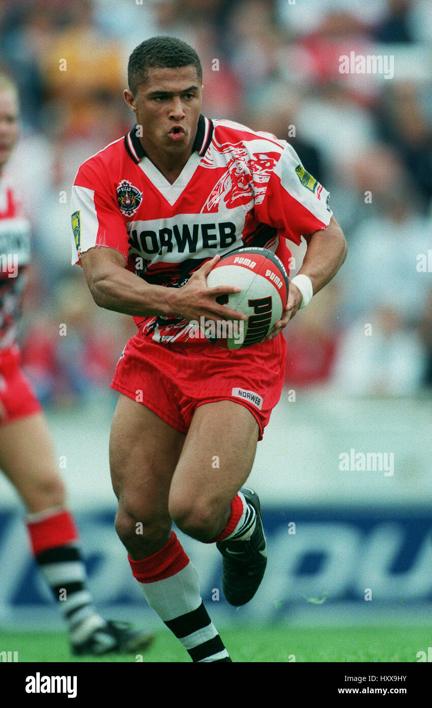 JASON ROBINSON WIGAN WARRIORS RLFC 06 August 1997 Stock Photo - Alamy