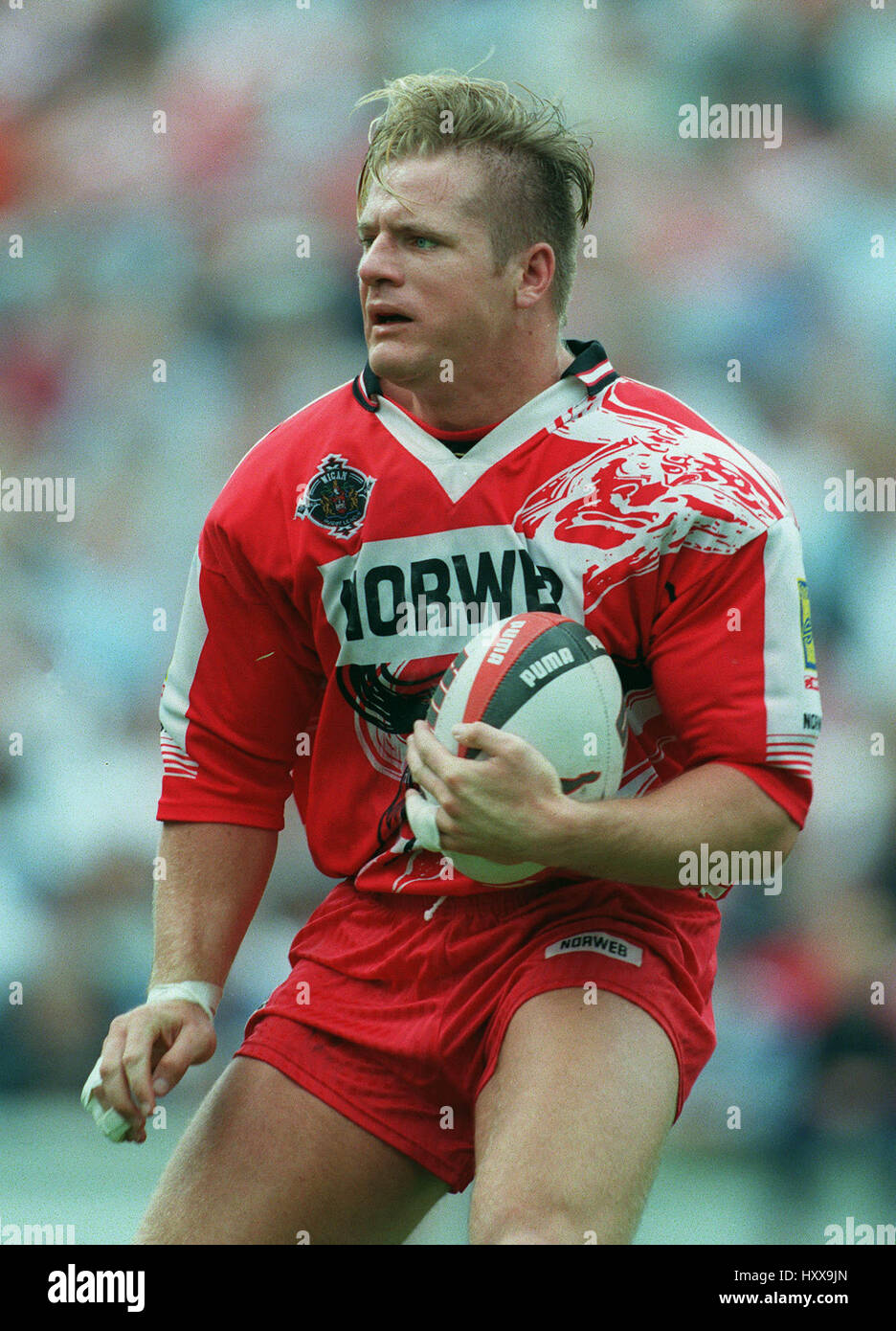 SIMON HAUGHTON WIGAN WARRIORS RLFC 07 August 1997 Stock Photo - Alamy