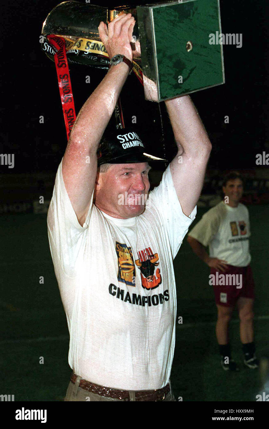 MATTHEW ELLIOT LIFTS TROPHY BRADFORD BULLS V PARIS SG 22 August 1997 ...