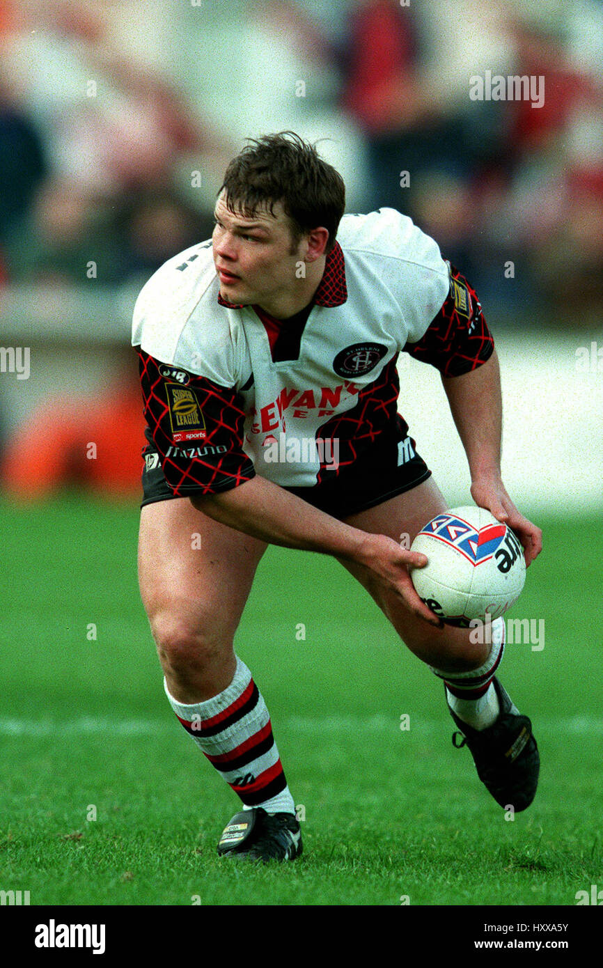 KEIRON CUNNINGHAM ST. HELENS RLFC 03 March 1998 Stock Photo - Alamy