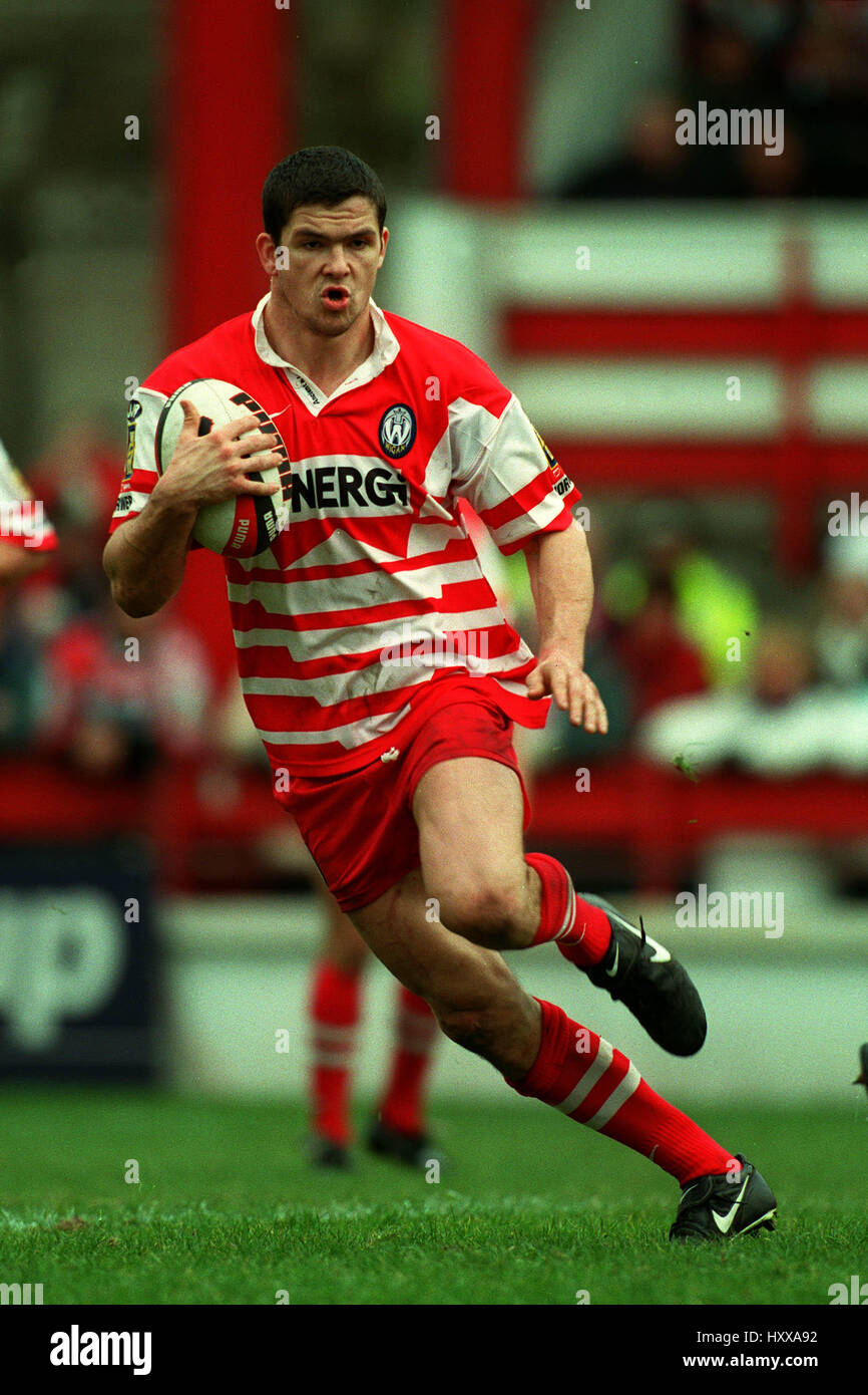 ANDREW FARRELL WIGAN WARRIORS RLFC 24 March 1998 Stock Photo - Alamy