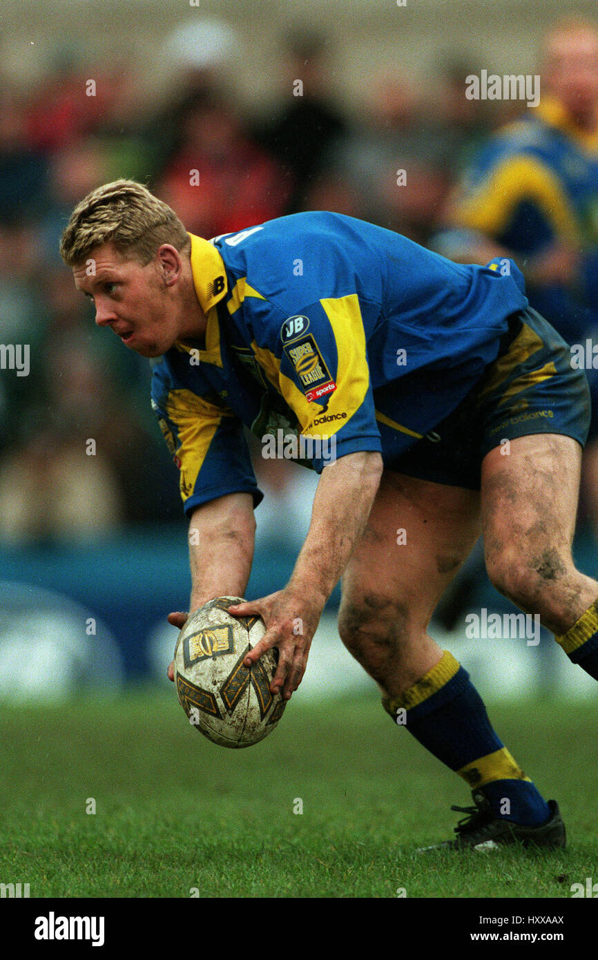 LEE PENNY WARRINGTON WOLVES RLFC 15 April 1998 Stock Photo - Alamy