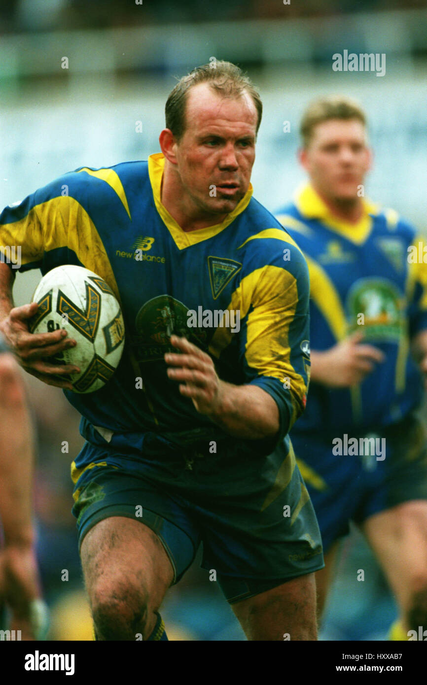 ADAM FOGERTY WARRINGTON WOLVES RLFC 15 April 1998 Stock Photo - Alamy