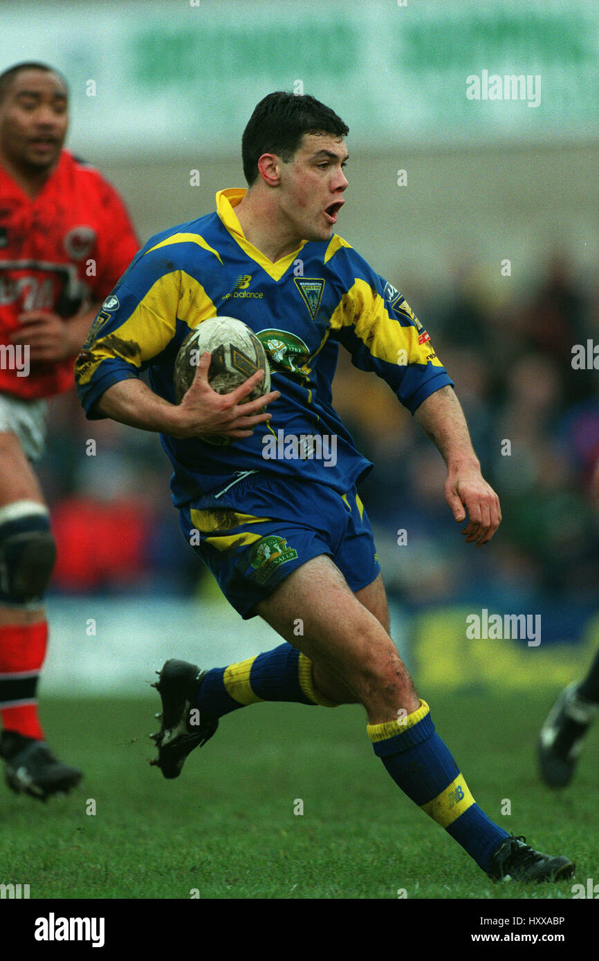 TOA KOHE-LOVE WARRINGTON WOLVES RLFC 15 April 1998 Stock Photo - Alamy