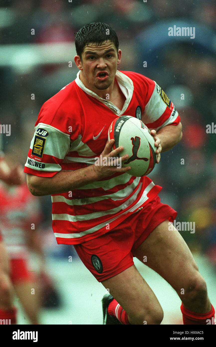 ANDREW FARRELL WIGAN WARRIORS RLFC 21 April 1998 Stock Photo - Alamy