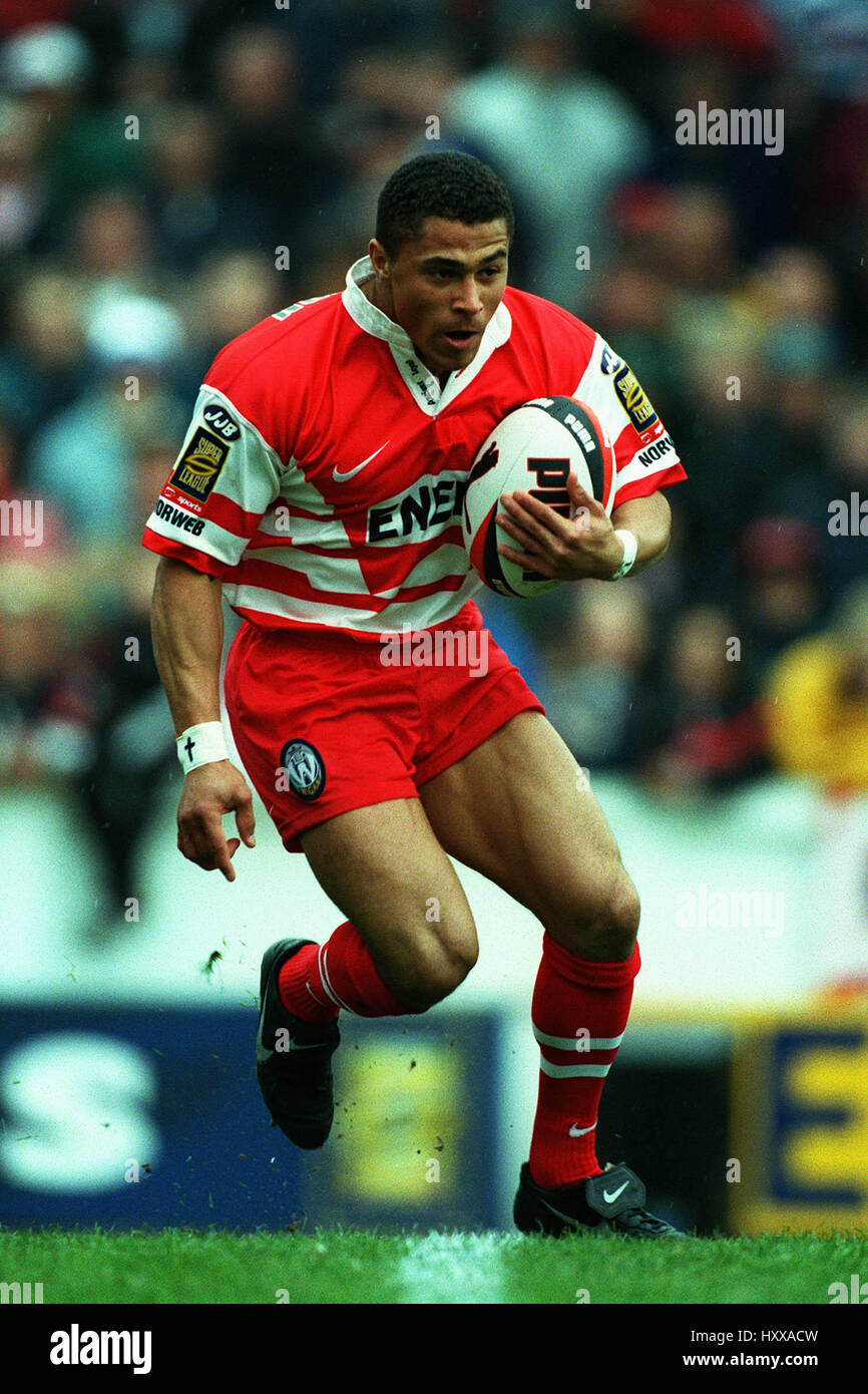 JASON ROBINSON WIGAN WARRIORS RLFC 21 April 1998 Stock Photo - Alamy