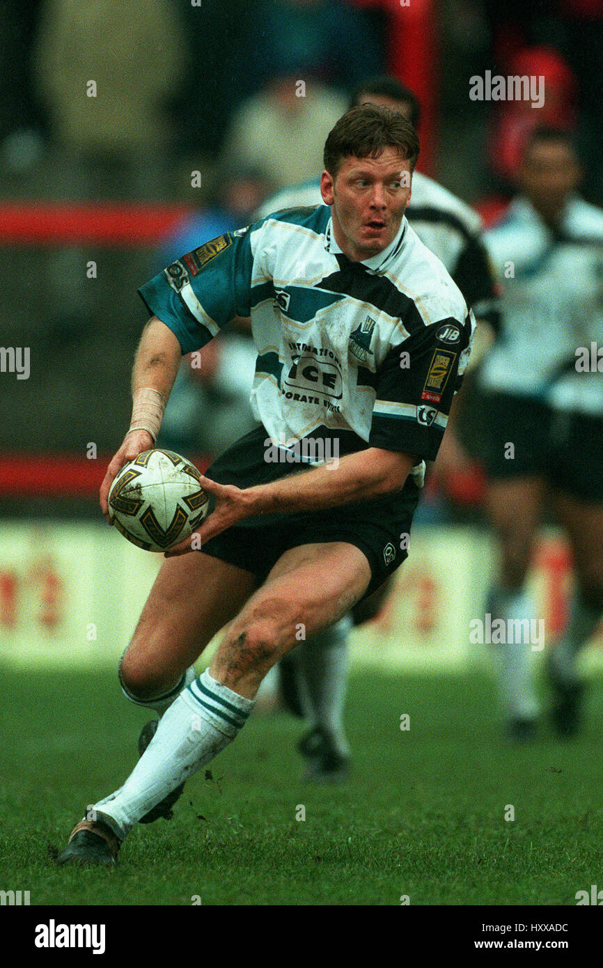 ROB NOLAN HULL SHARKS RLFC 21 April 1998 Stock Photo - Alamy
