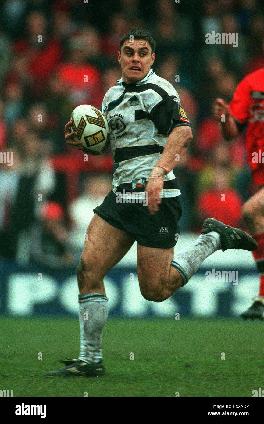 LOGAN CAMPBELL HULL SHARKS RLFC 21 April 1998 Stock Photo - Alamy