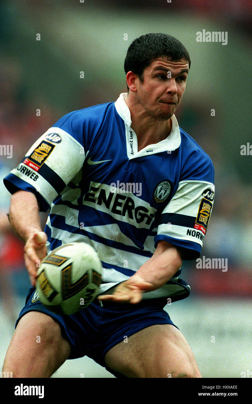 ANDREW FARRELL WIGAN WARRIORS RLFC 21 April 1998 Stock Photo - Alamy