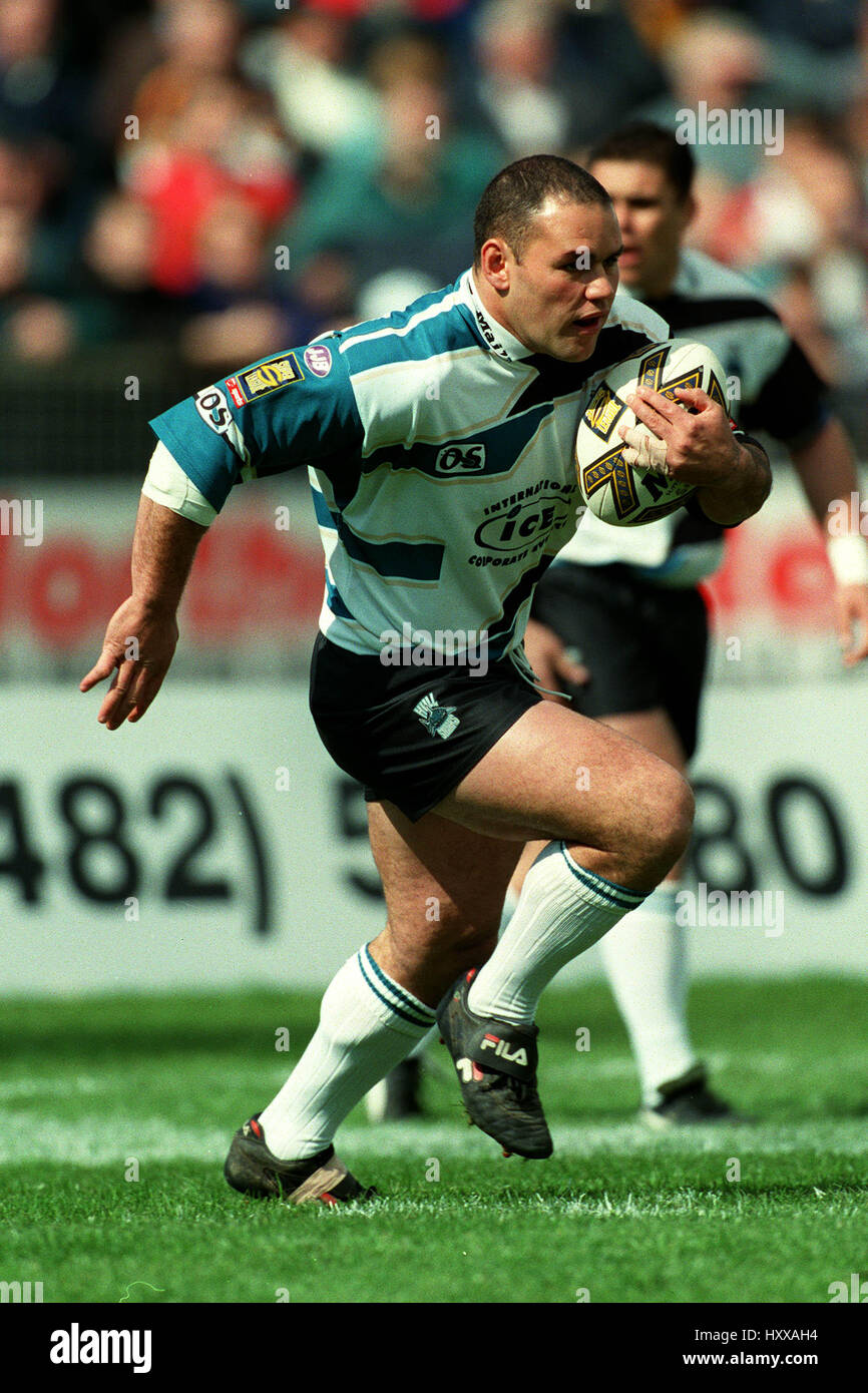 JASON TEMU HULL SHARKS RLFC 28 April 1998 Stock Photo - Alamy