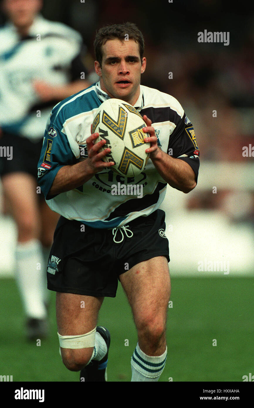 GARY LESTER HULL SHARKS RLFC 28 April 1998 Stock Photo - Alamy