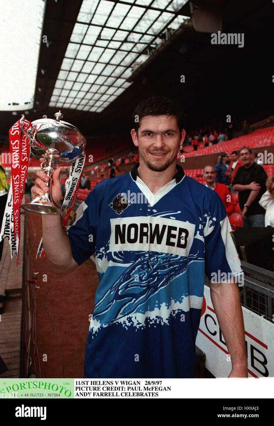 ANDY FARRELL & TROPHY ST. HELENS V WIGAN WARRIORS 28 September 1997 ...