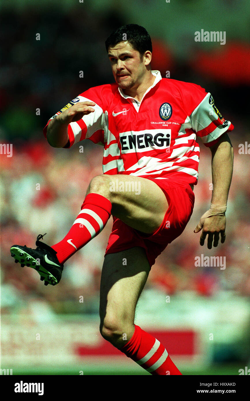 ANDREW FARRELL WIGAN WARRIORS RLFC 05 May 1998 Stock Photo - Alamy