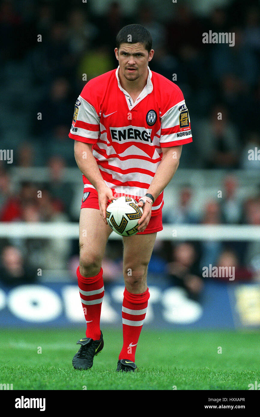 ANDREW FARRELL WIGAN WARRIORS RLFC 01 June 1998 Stock Photo - Alamy