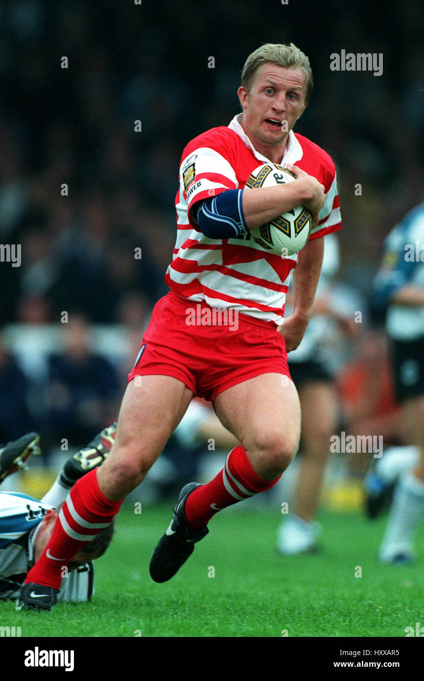 DENNIS BETTS WIGAN WARRIORS RLFC 01 June 1998 Stock Photo - Alamy