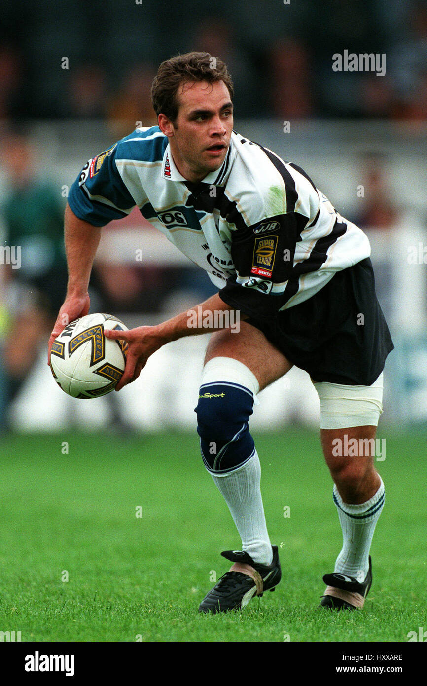 GARY LESTER HULL SHARKS RLFC 04 June 1998 Stock Photo - Alamy