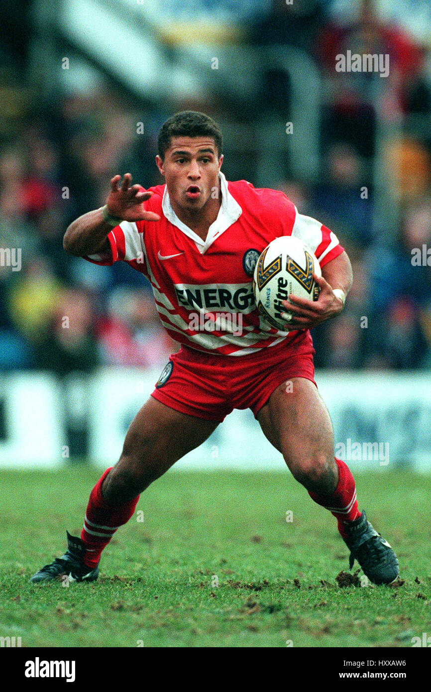 JASON ROBINSON WIGAN WARRIORS RLFC 14 February 1999 Stock Photo - Alamy