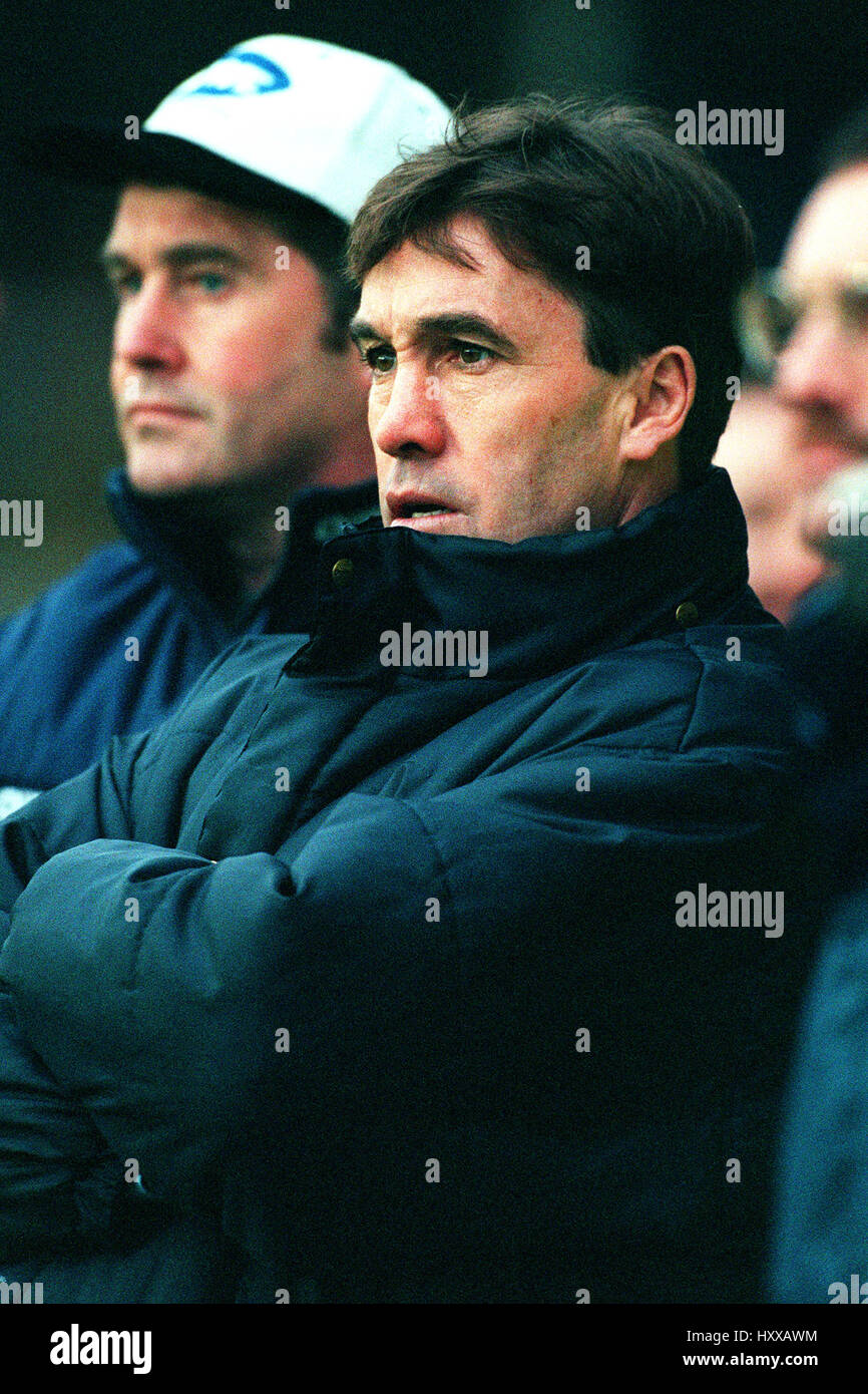 PETER WALSH HULL SHARKS COACH 14 February 1999 Stock Photo - Alamy