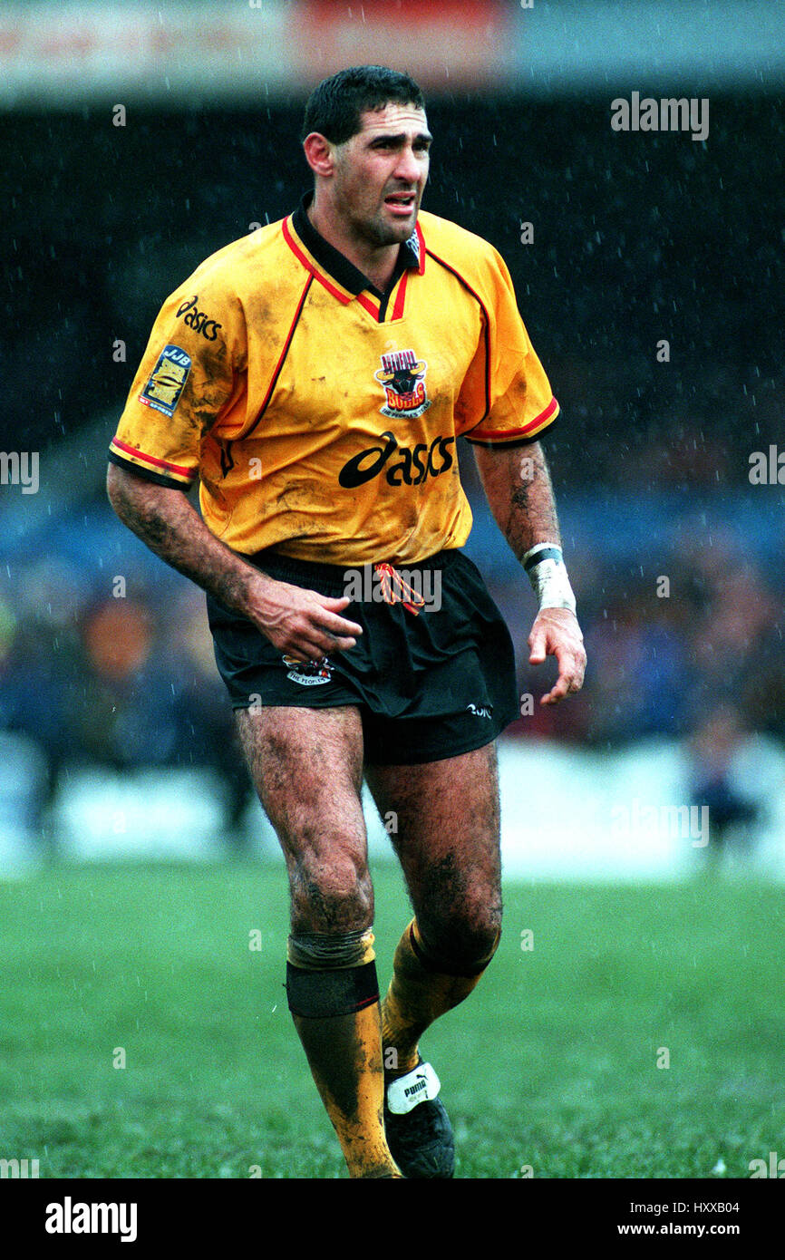 DANNY PEACOCK BRADFORD BULLS RLFC 28 February 1999 Stock Photo - Alamy