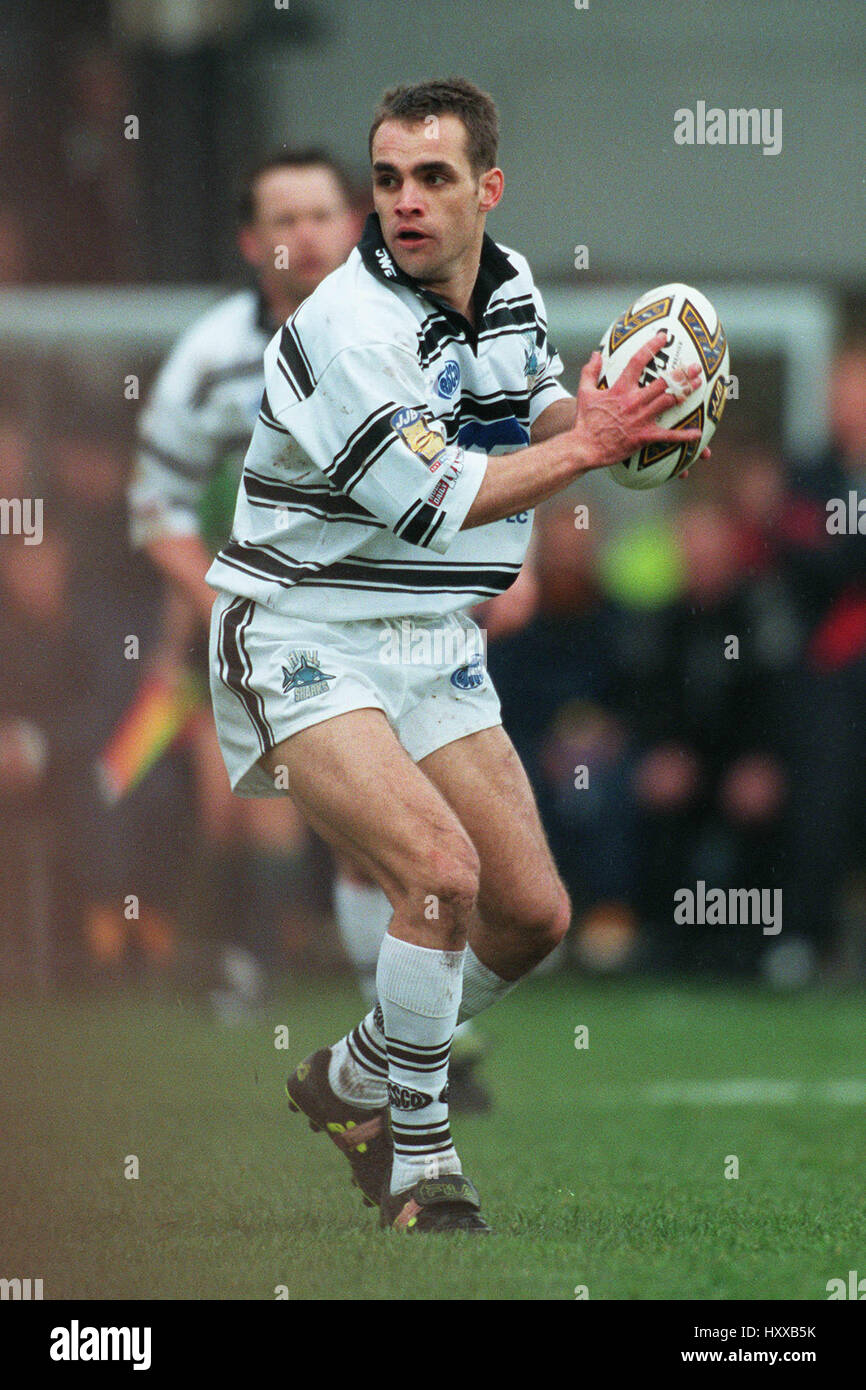 GARY LESTER HULL SHARKS RLFC 22 March 1999 Stock Photo - Alamy
