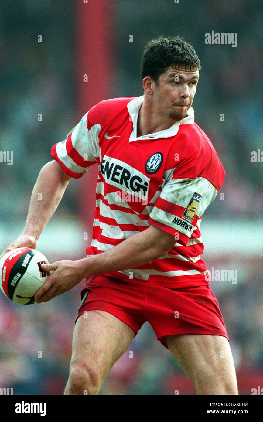 ANDREW FARRELL WIGAN WARRIORS RLFC 07 April 1999 Stock Photo - Alamy