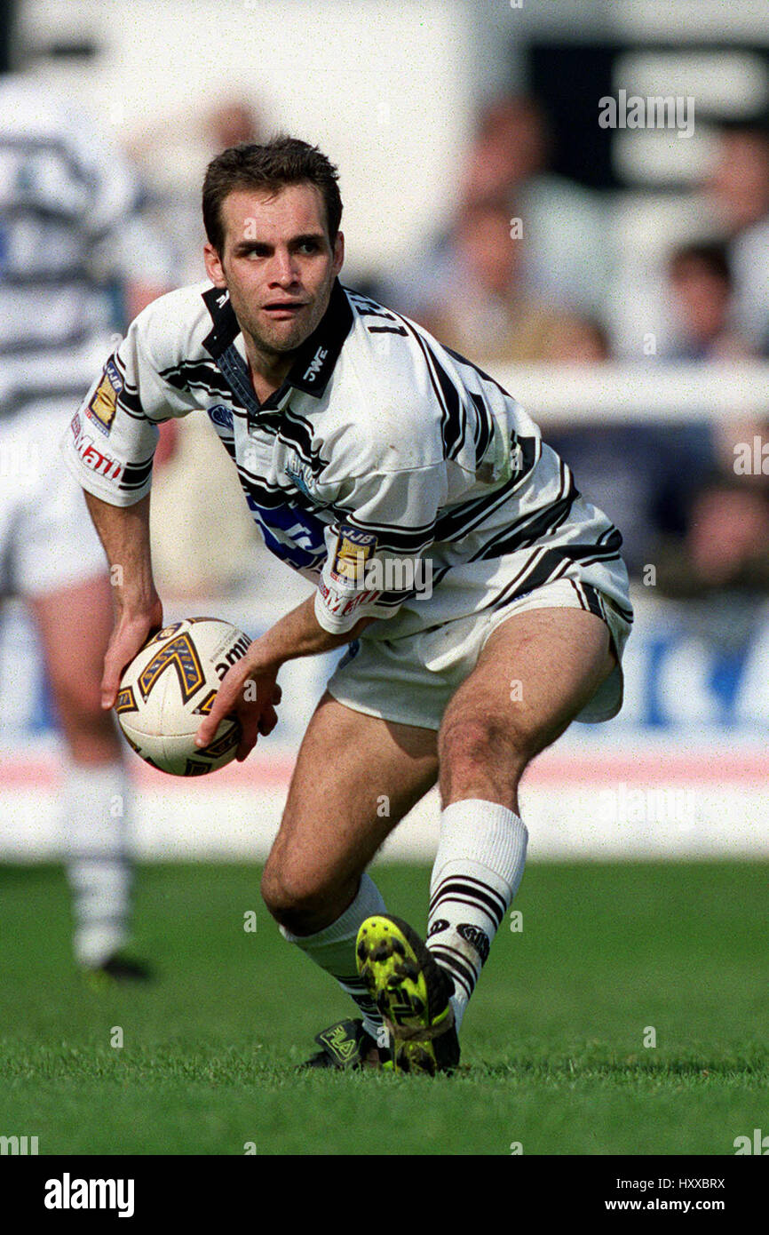 GARY LESTER HULL SHARKS RLFC 28 April 1999 Stock Photo - Alamy