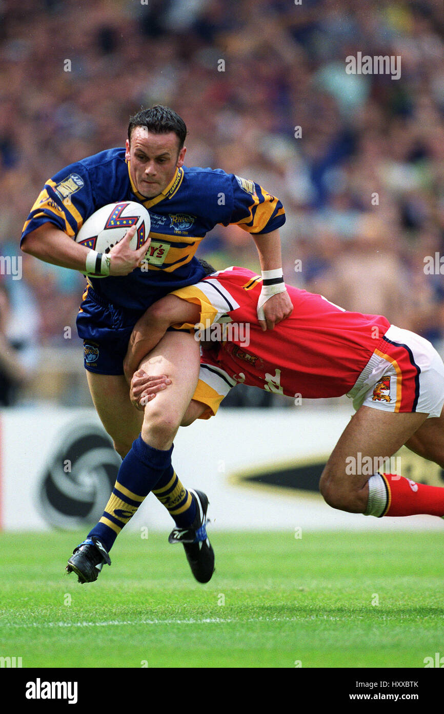 FRANCIS CUMMINS LEEDS RHINOS RLFC 04 May 1999 Stock Photo - Alamy
