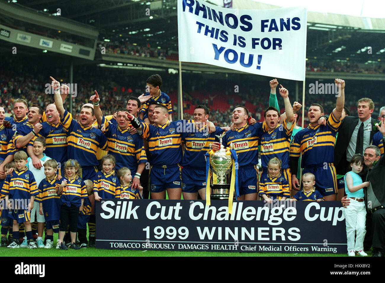 LEEDS RHINOS CELEBRATE WIN SILK CUT CHALLENGE CUP WINNERS 01 May 1999 ...