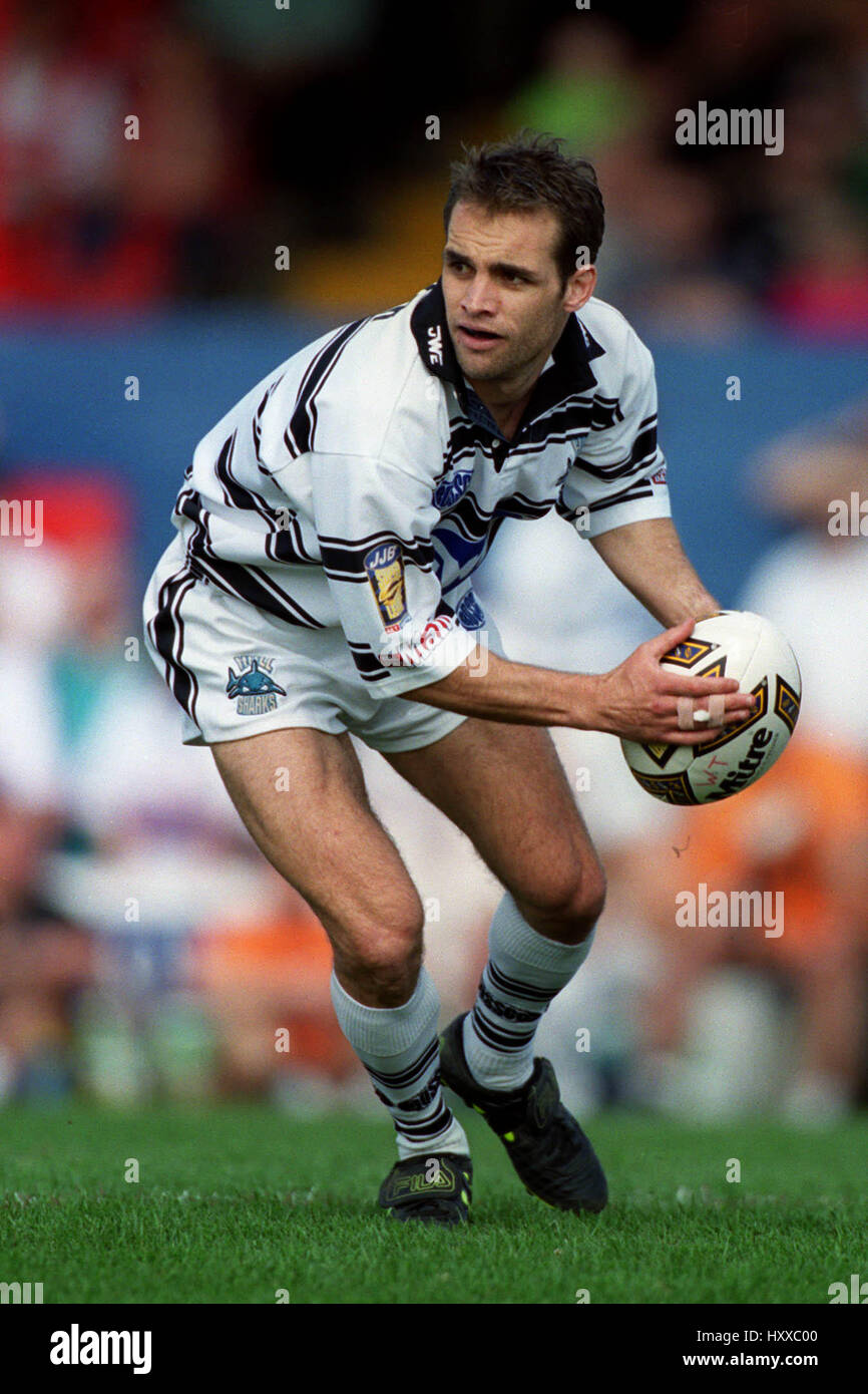 GARY LESTER HULL SHARKS RLFC 03 May 1999 Stock Photo - Alamy