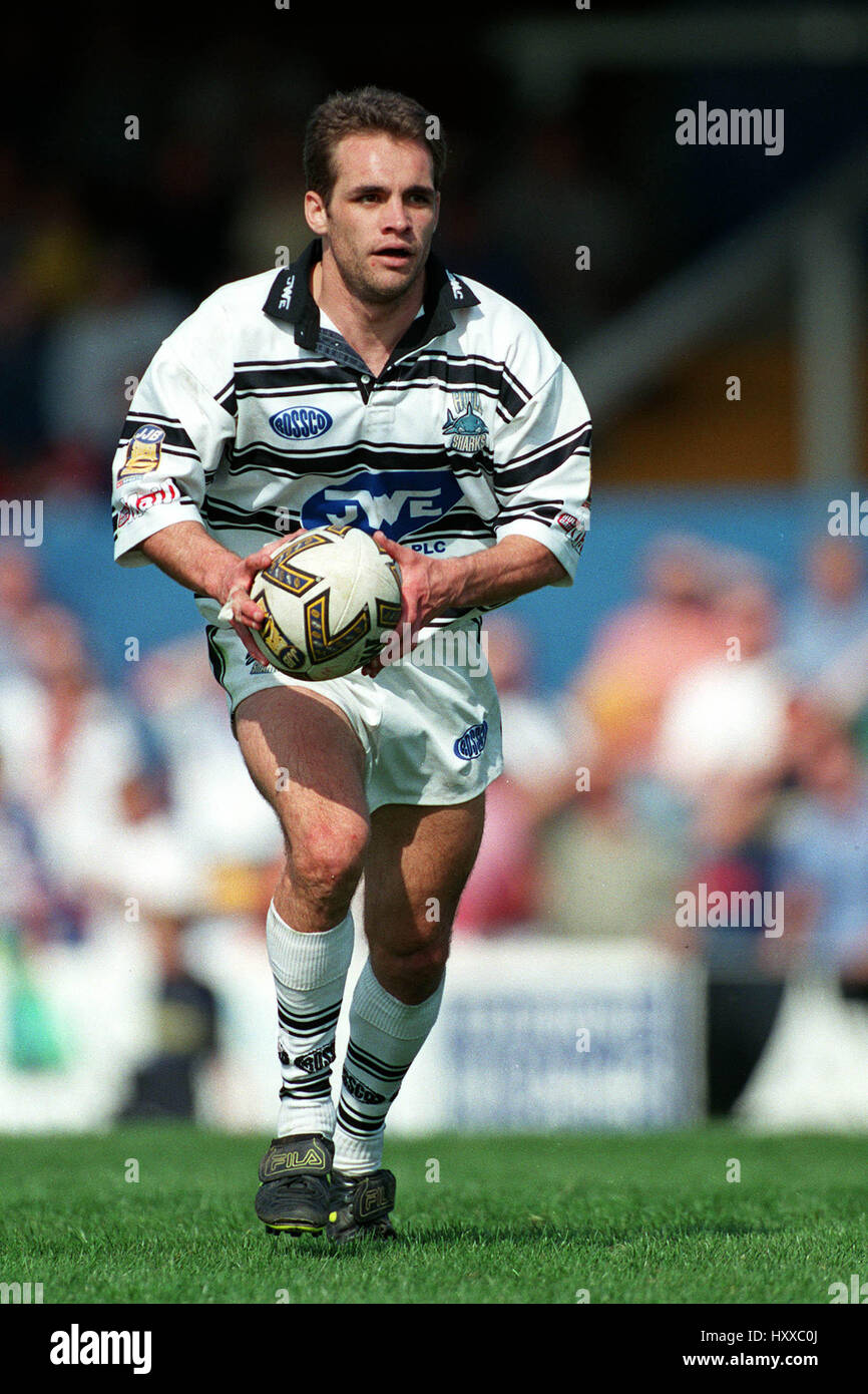 GARY LESTER HULL SHARKS RLFC 20 April 1999 Stock Photo - Alamy