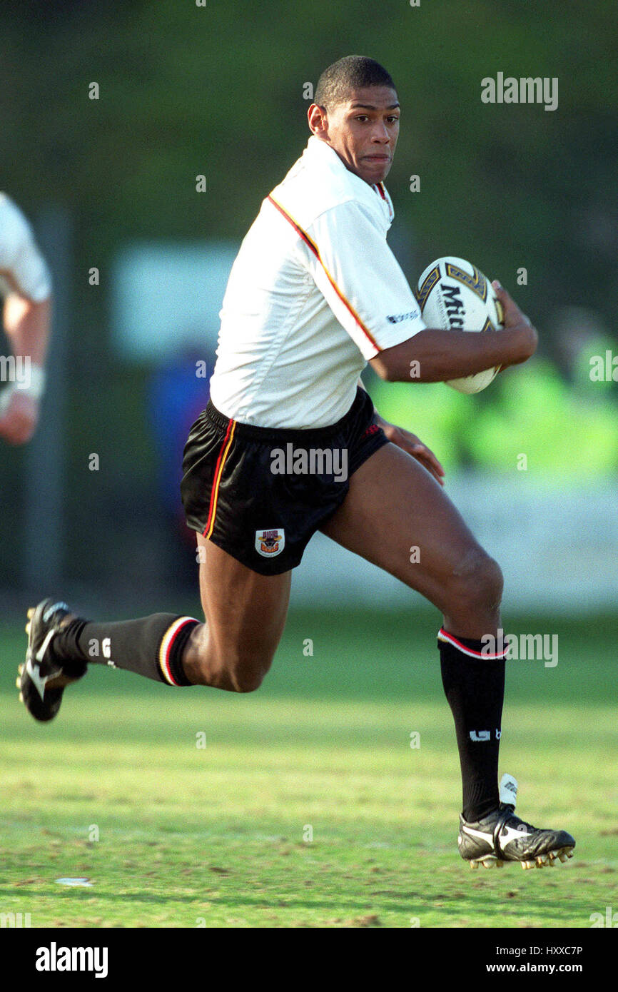 LEON PRYCE BRADFORD BULLS RLFC 11 March 2000 Stock Photo - Alamy