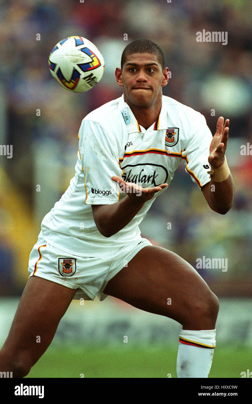LEON PRYCE BRADFORD BULLS RLFC 25 March 2000 Stock Photo - Alamy