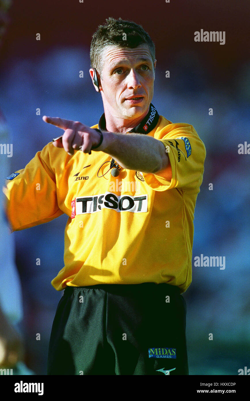 STEVE PRESLEY REFEREE 17 June 2000 Stock Photo - Alamy