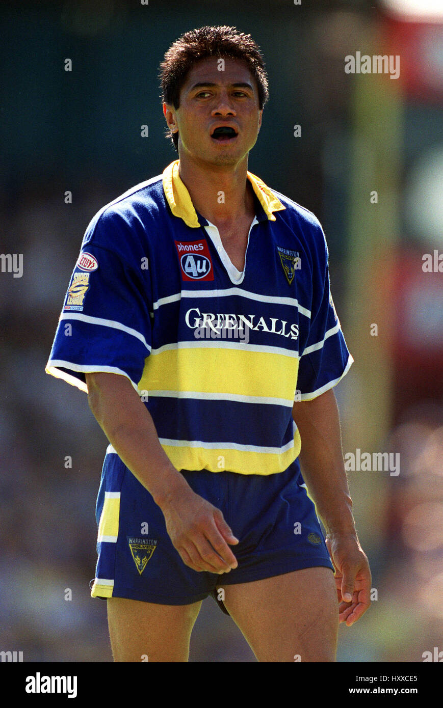 TAWERA NIKAU WARRINGTON WOLVES RLFC 17 June 2000 Stock Photo - Alamy