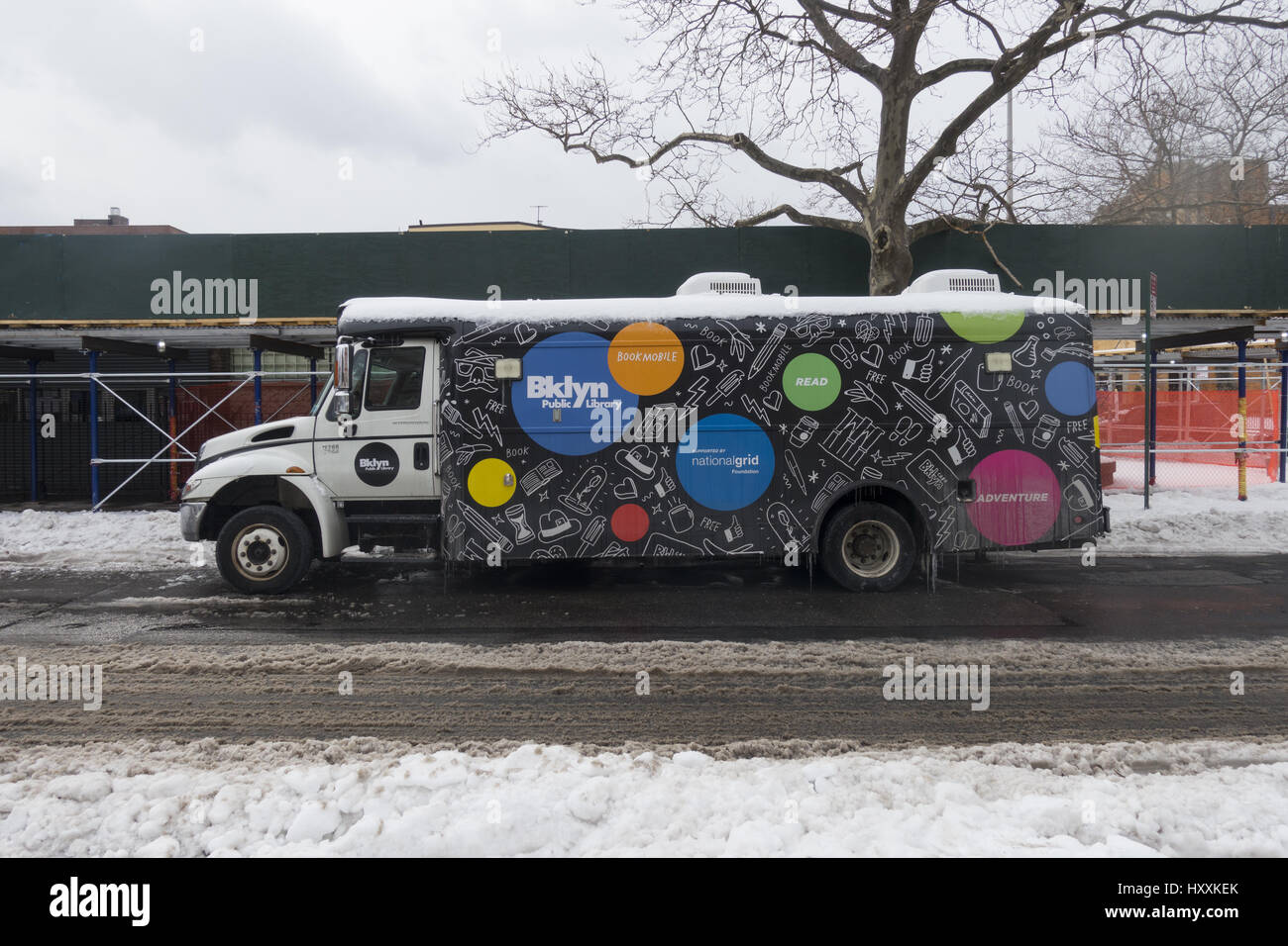 Library service hi-res stock photography and images - Alamy