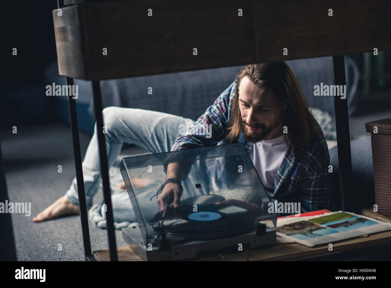 Record on turntable hi-res stock photography and images - Alamy